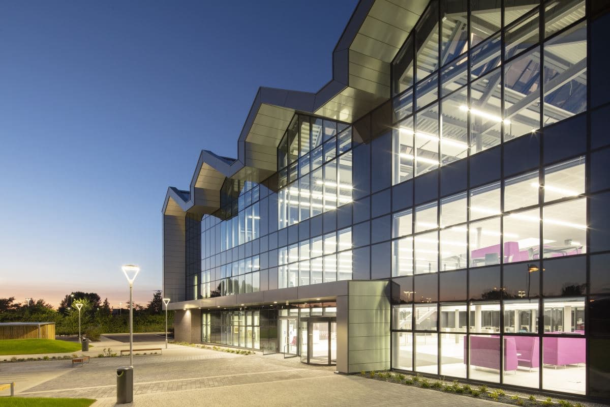 Les menuiseries Technal au Collège National Transport